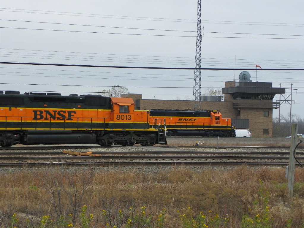 BNSF 1888 & BNSF 8013